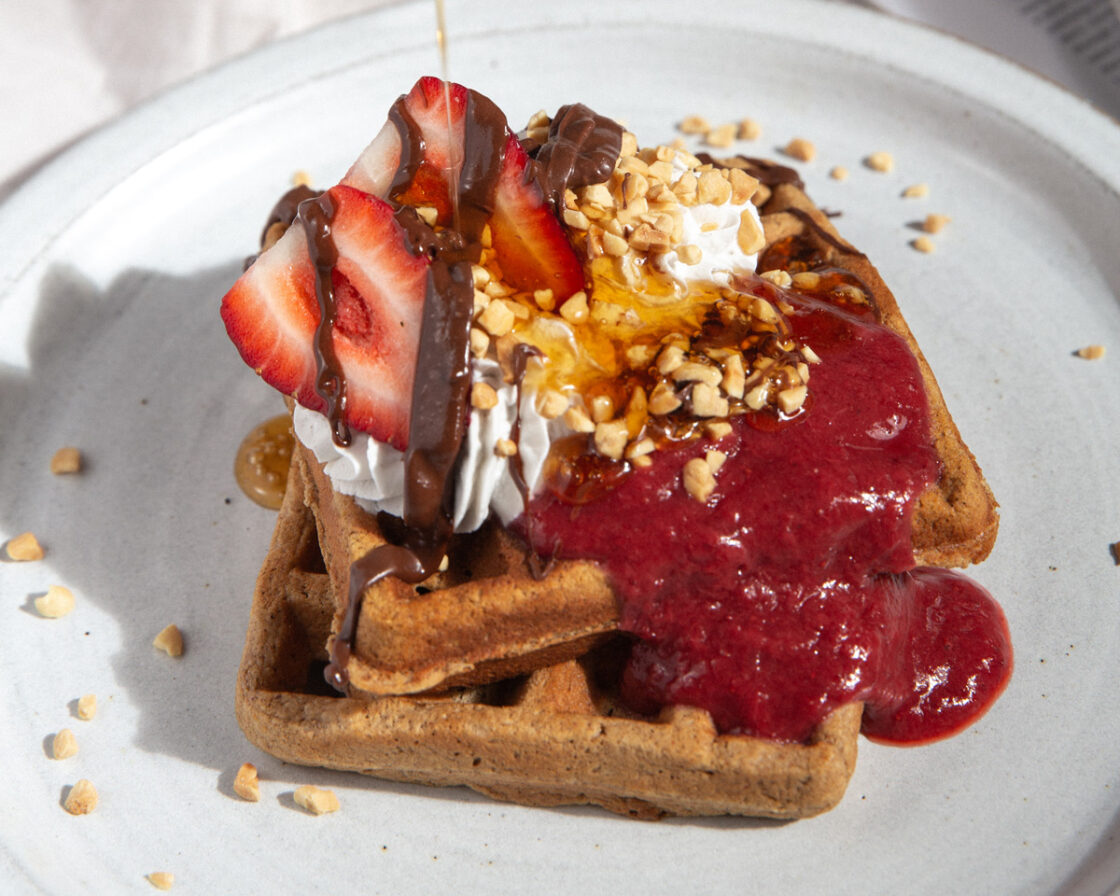Flourless Vegan Waffles⁣ - Emily Grace Food